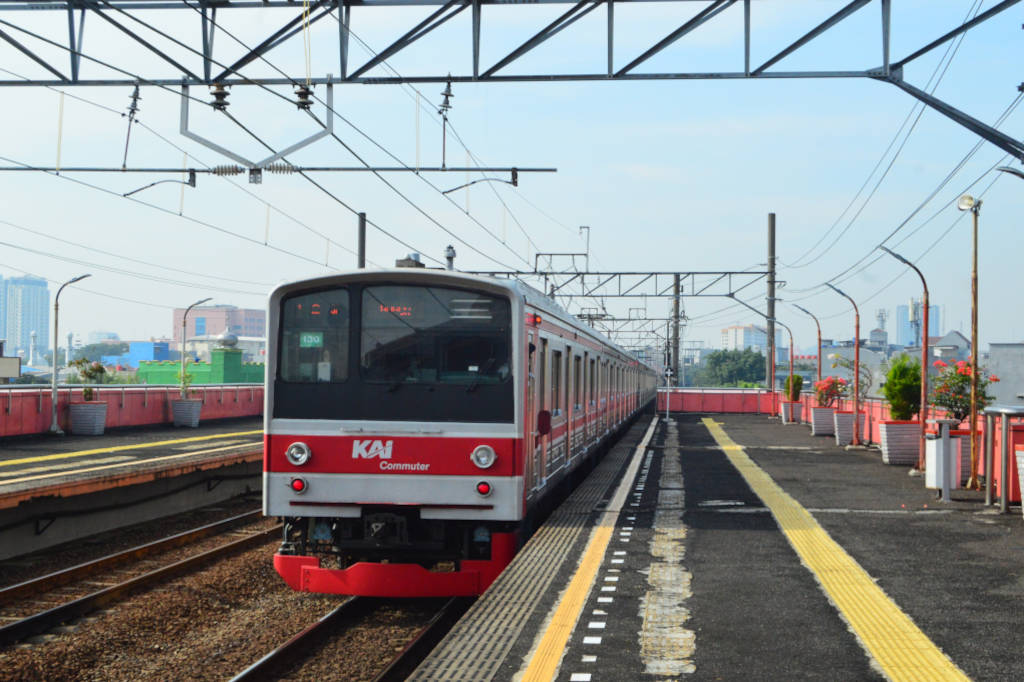 Explorez Jakarta comme jamais auparavant : Mode d’emploi du KRL ...